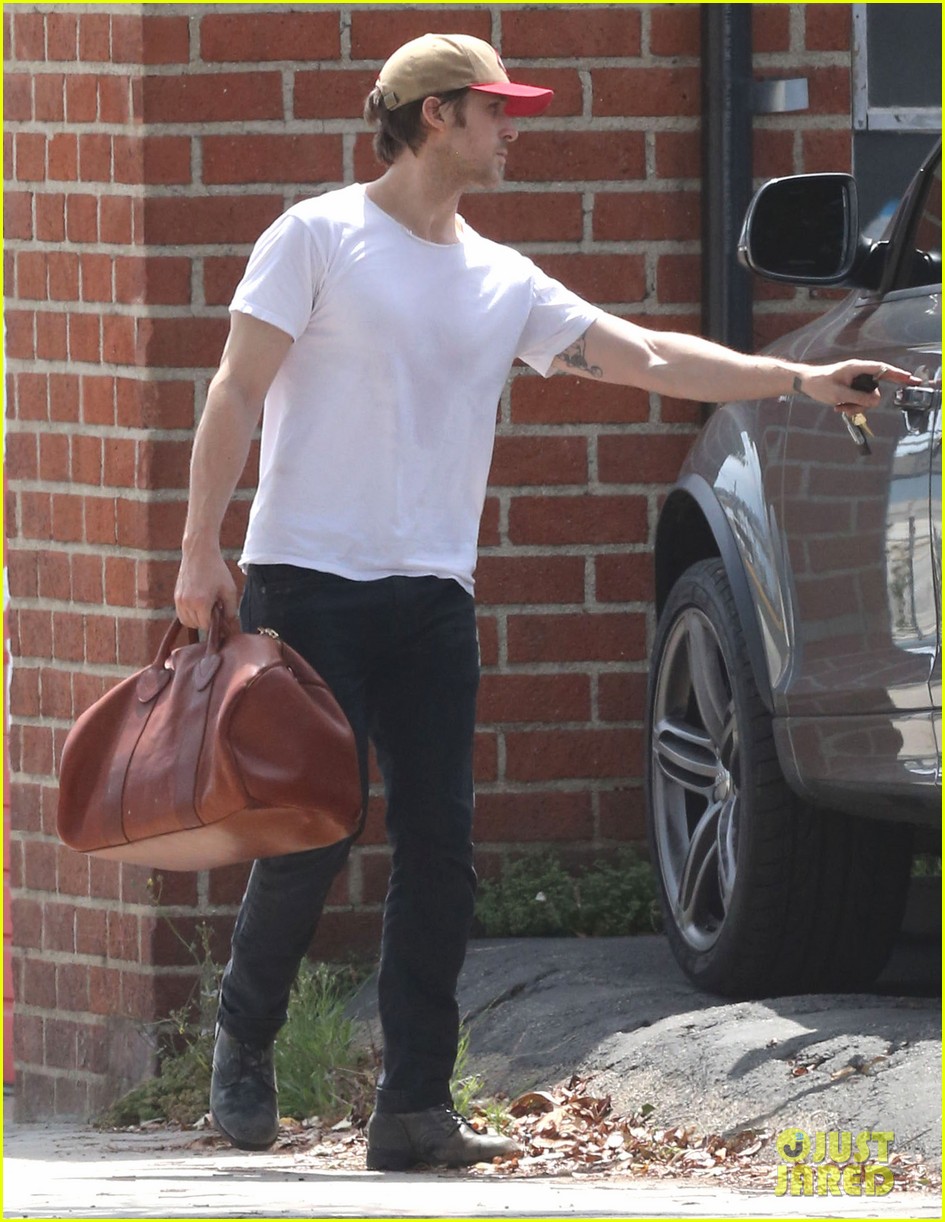 Ryan Gosling Shows Off His Toned Arms After a Gym Session: Photo ...