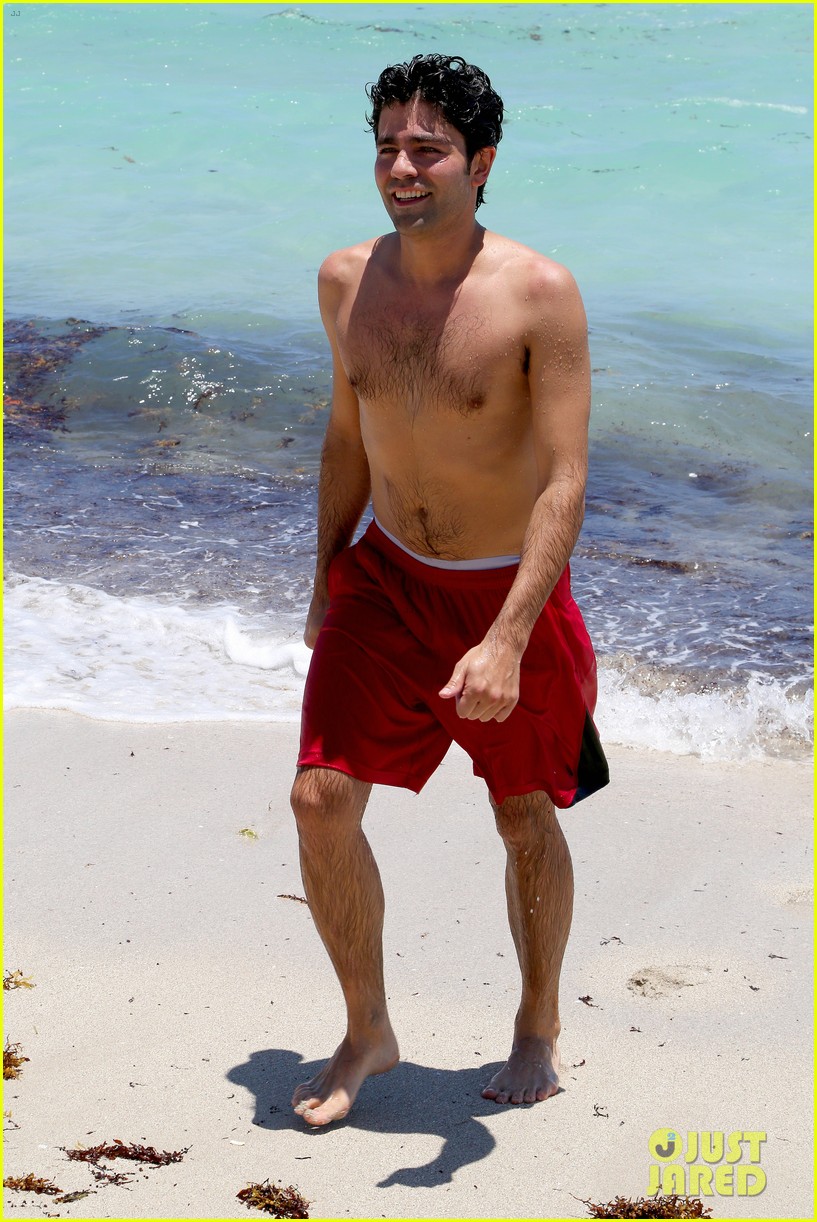 Shirtless Adrian Grenier Hits Miami Beach Before 'Entourage' Press Tour: Photo 3375723 | Adrian ...