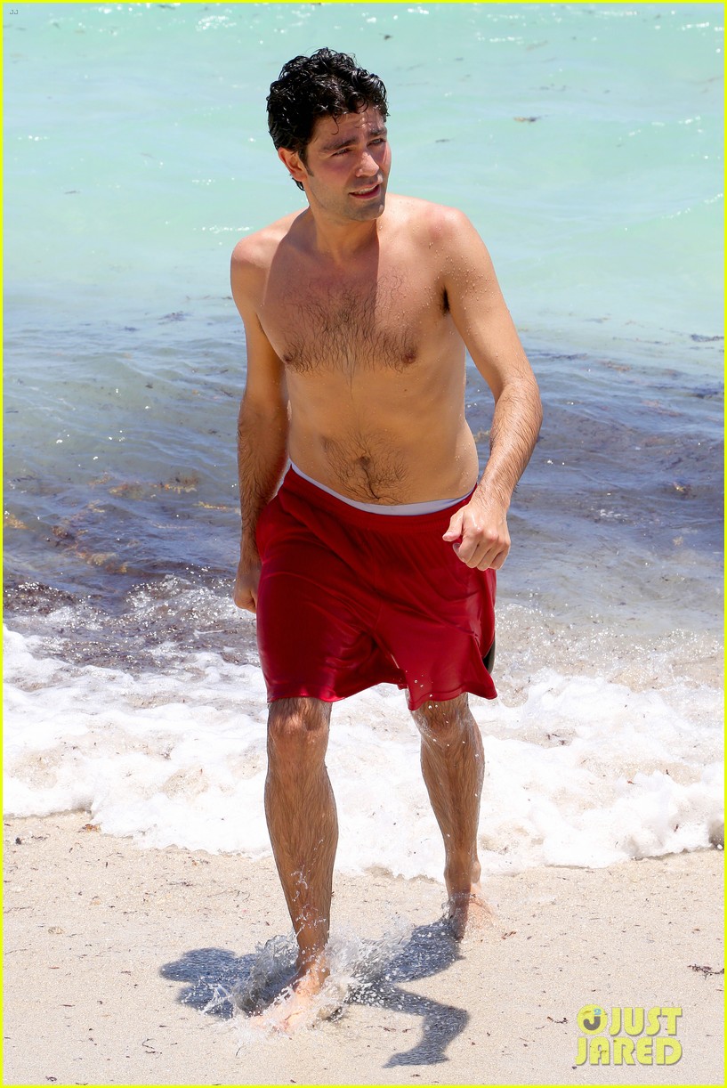Shirtless Adrian Grenier Hits Miami Beach Before 'Entourage' Press Tour: Photo 3375735 | Adrian ...