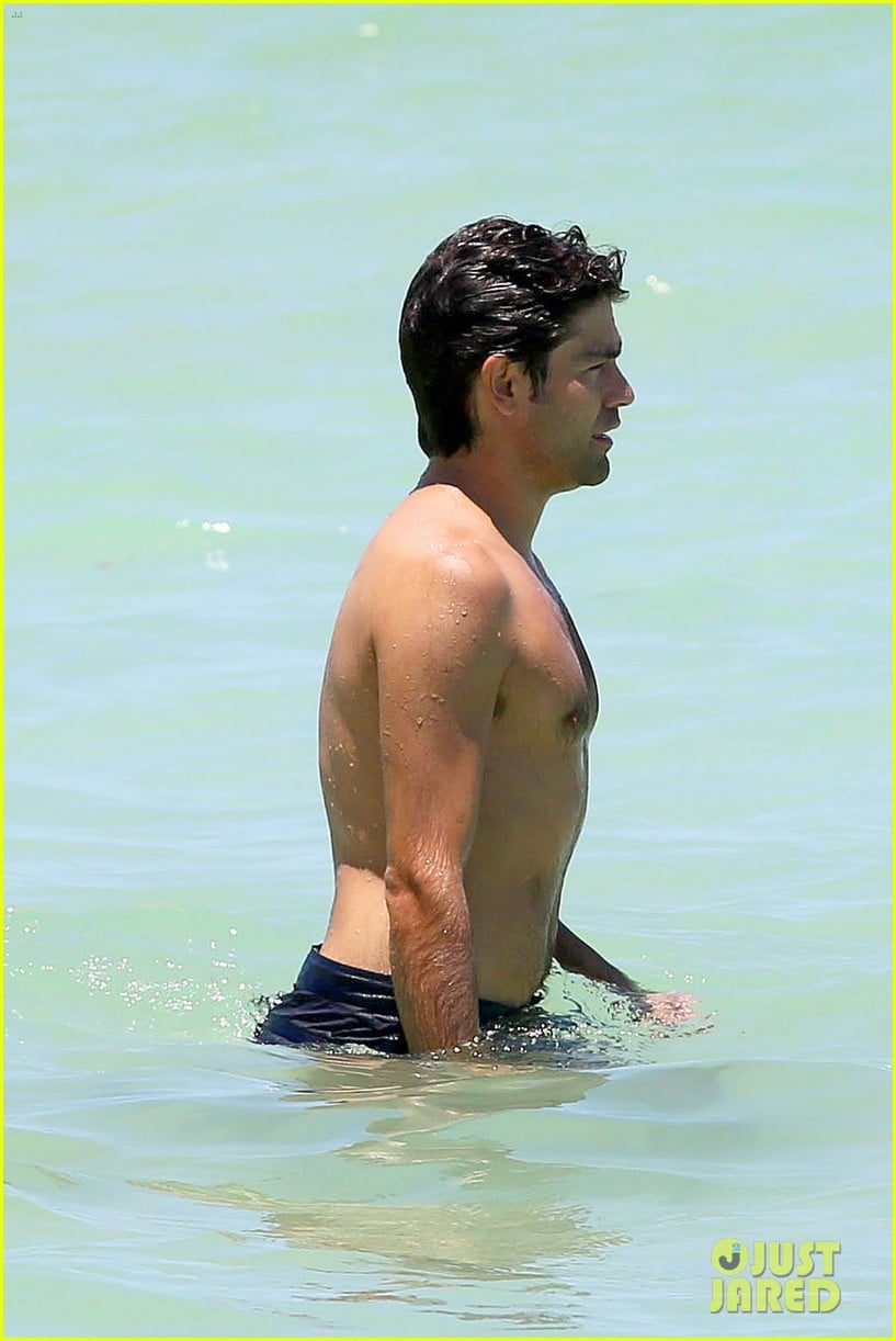 Shirtless Adrian Grenier Hits Miami Beach Before 'Entourage' Press Tour: Photo 3375758 | Adrian ...