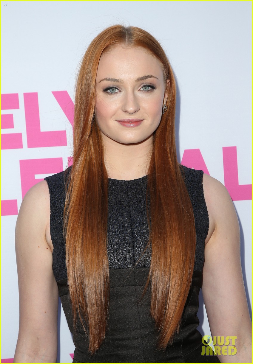 Hailee Steinfeld & Sophie Turner Are 'Barely Lethal' In Hollywood: Photo 3379967 | Bailee ...