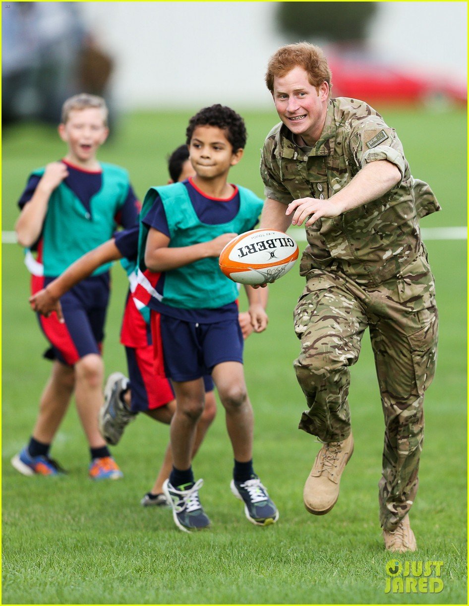 Prince Harry Rocks Uniform to Play Touch Rugby with Kids in New Zealand ...