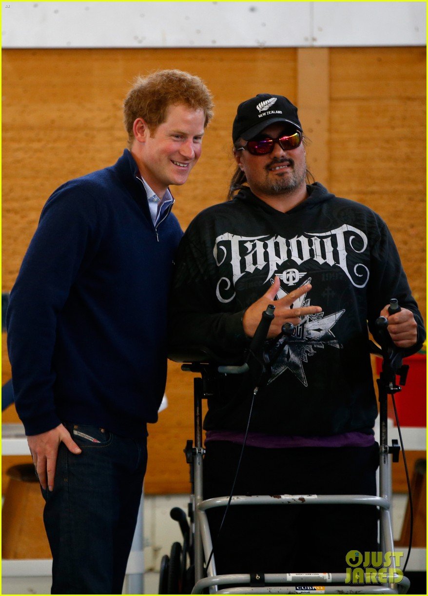 Prince Harry Plays Pool & Ping Pong in New Zealand: Photo 3370799 ...