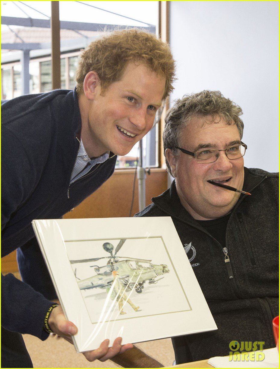 Prince Harry Plays Pool & Ping Pong in New Zealand: Photo 3370808 ...