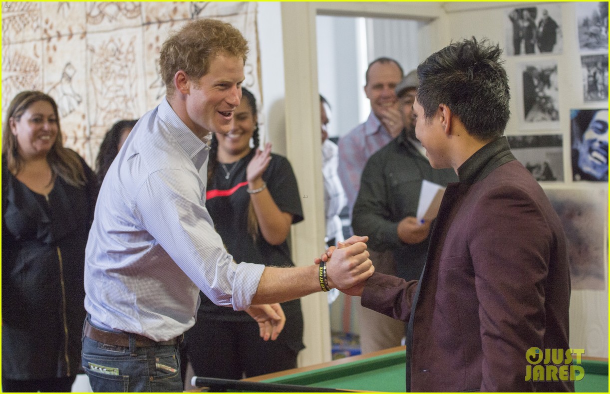 Prince Harry Plays Pool & Ping Pong in New Zealand: Photo 3370818 ...