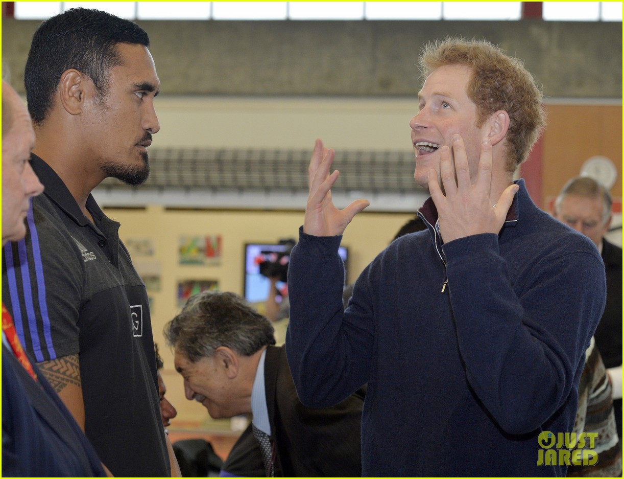 Prince Harry Plays Pool & Ping Pong in New Zealand: Photo 3370821 ...