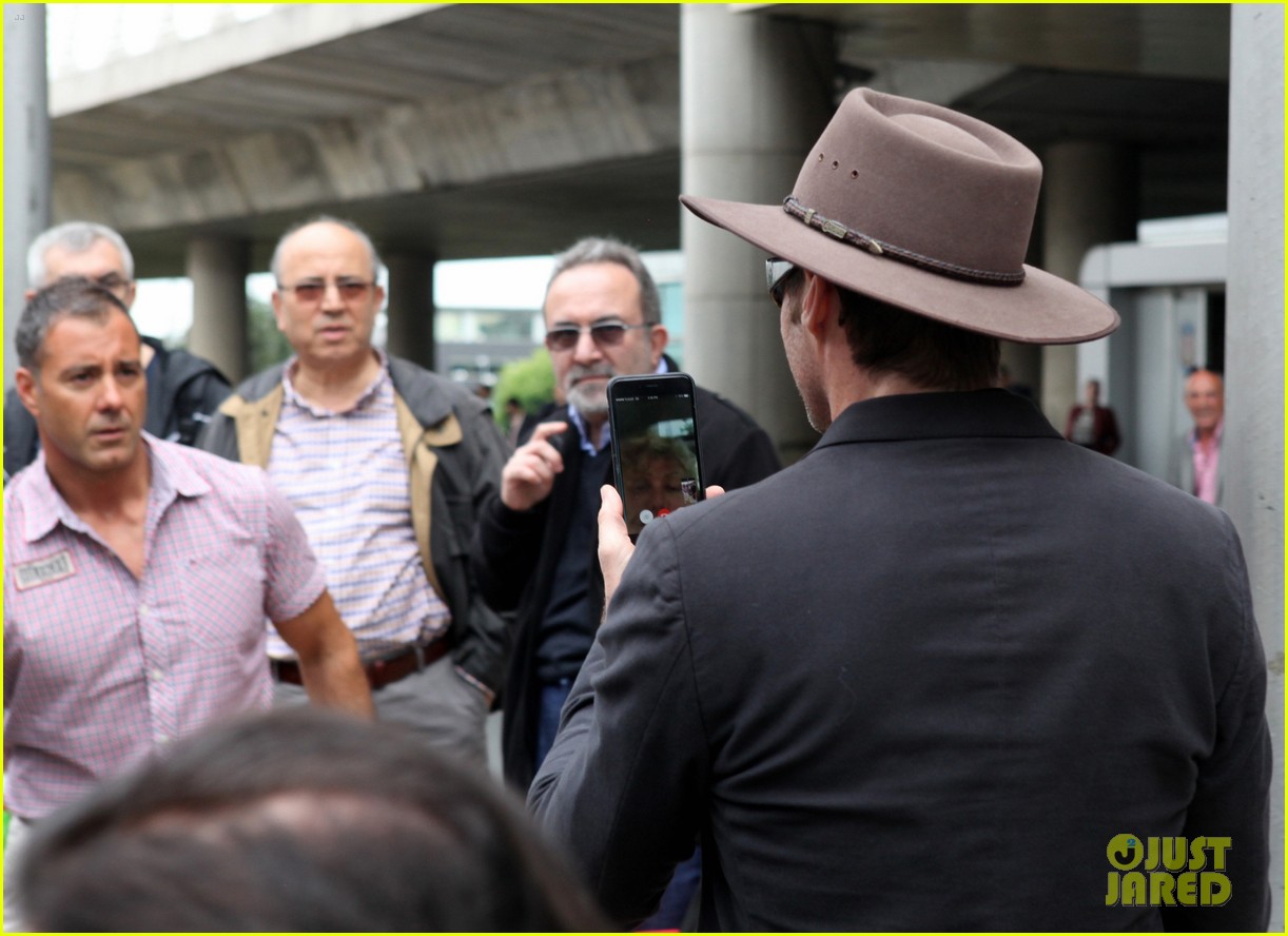 Hugh Jackman Happily Touches Down in Istanbul: Photo 3381678 | Hugh ...