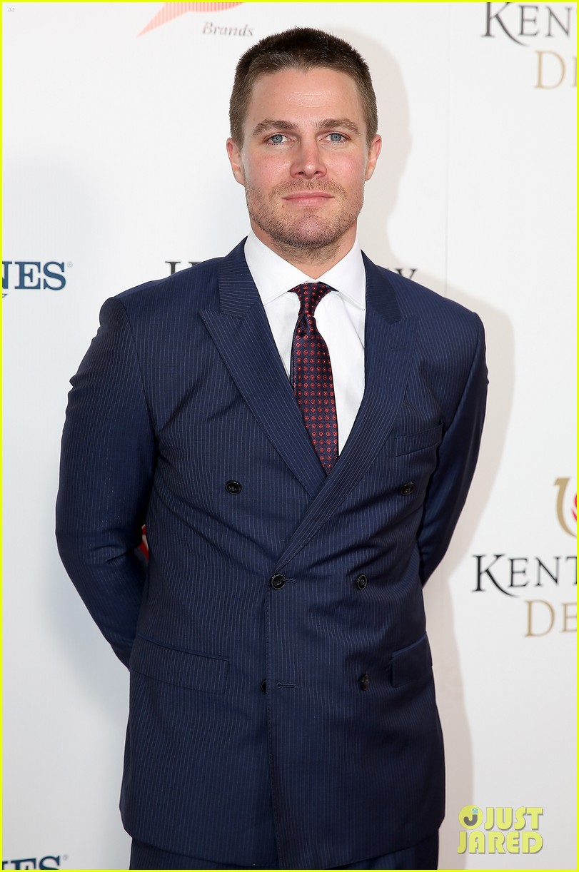 Sarah Hyland & Stephen Amell Wear Their Best Derby Outfits in Kentucky ...