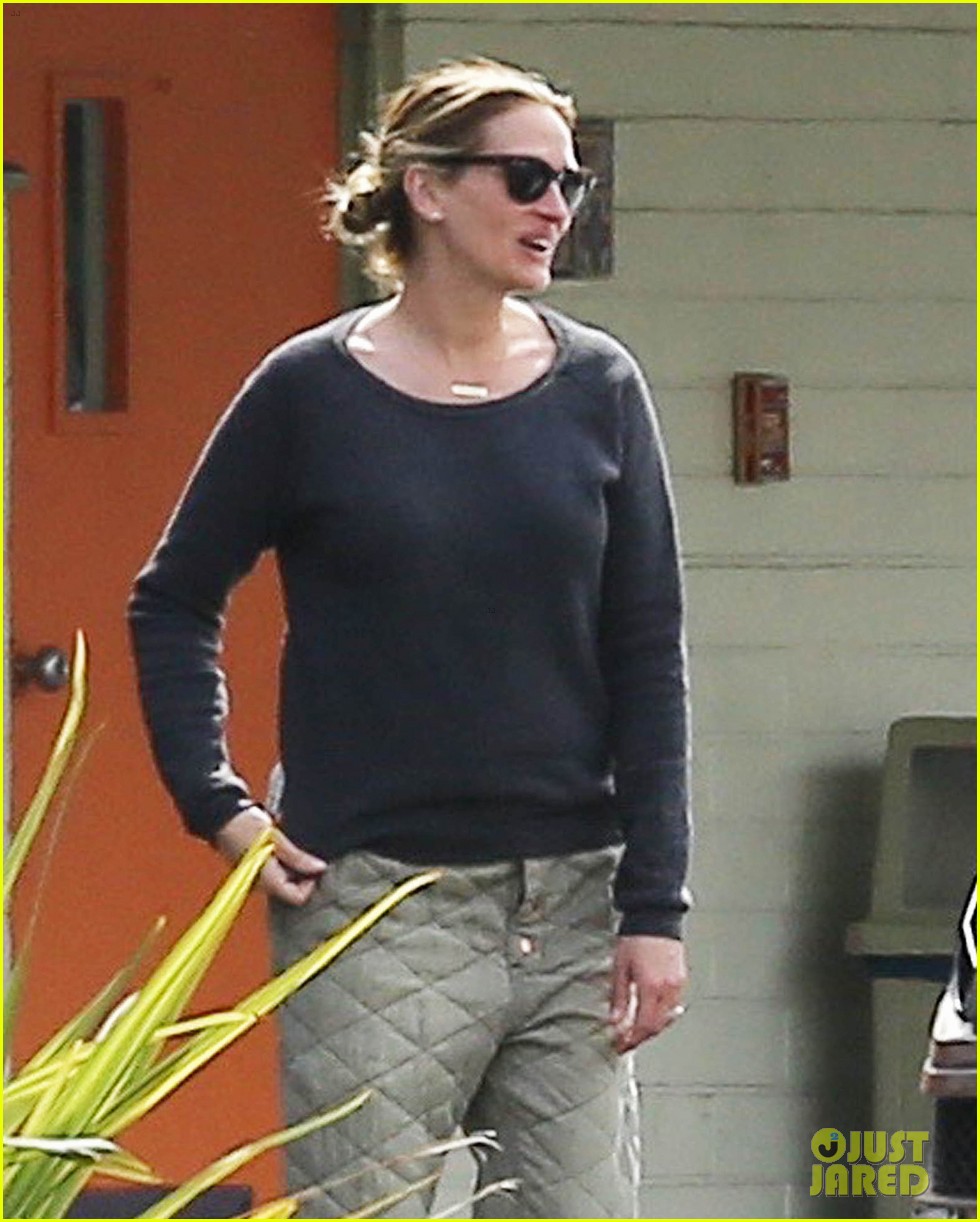 Julia Roberts' Voice Gets Hilariously Dubbed for Red Nose Day: Photo ...