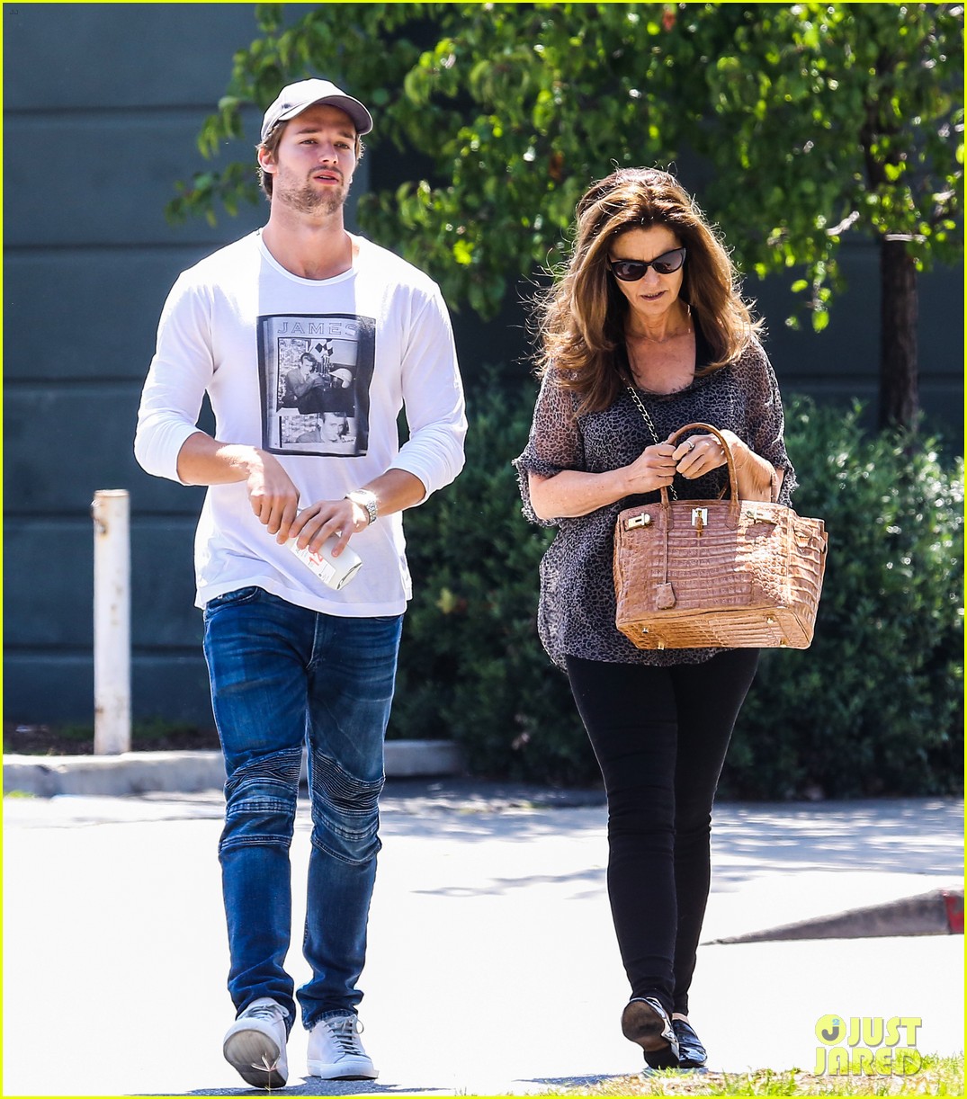 Patrick Schwarzenegger & Maria Shriver Bond Over Tavern Lunch: Photo ...