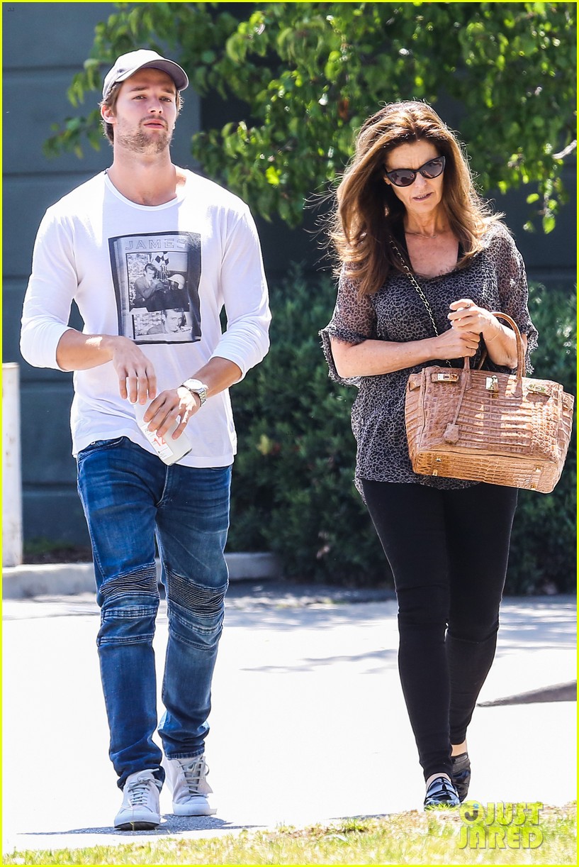 Patrick Schwarzenegger & Maria Shriver Bond Over Tavern Lunch: Photo ...
