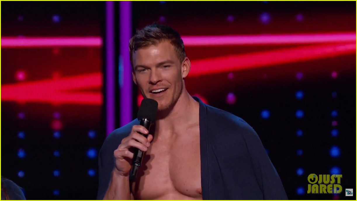 Alan Ritchson Goes Shirtless for 'I Can Do That' Aerial Dance with ...