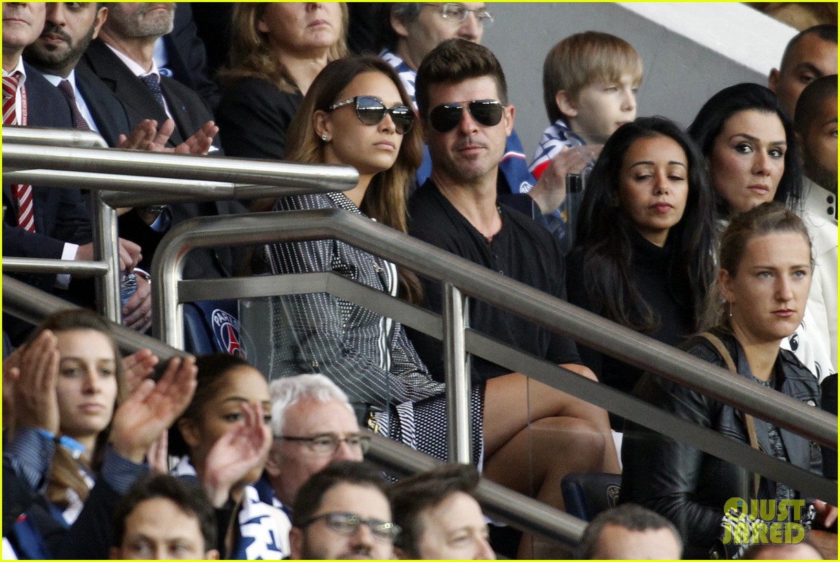 Robin Thicke & Girlfriend April Love Geary Display Some PDA in Paris: Photo 3377677 | Robin ...