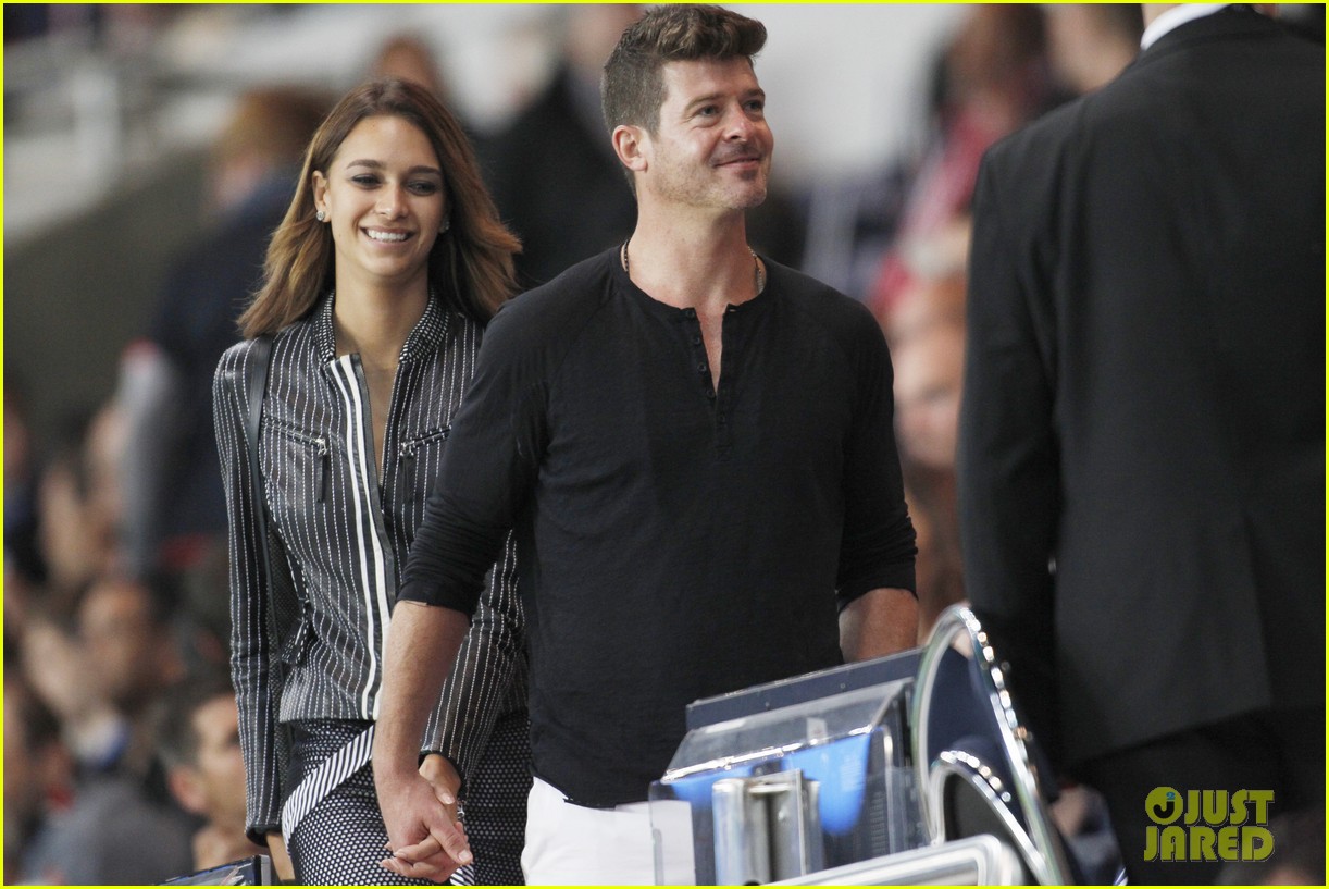 Robin Thicke & Girlfriend April Love Geary Display Some PDA in Paris: Photo 3377687 | Robin ...