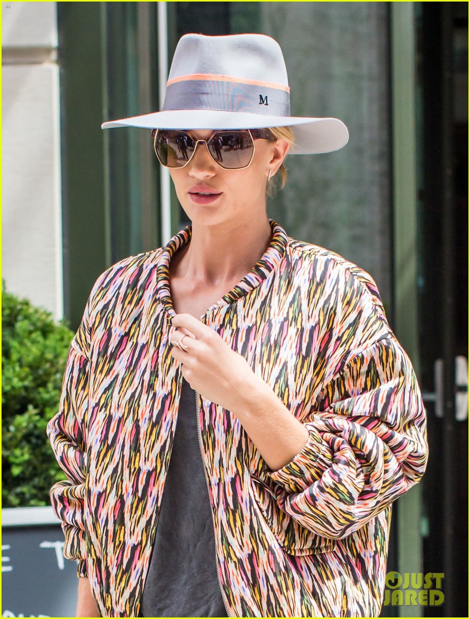 Rosie Huntington-Whiteley Teaches Jimmy Fallon Cockney Slang On 'The ...