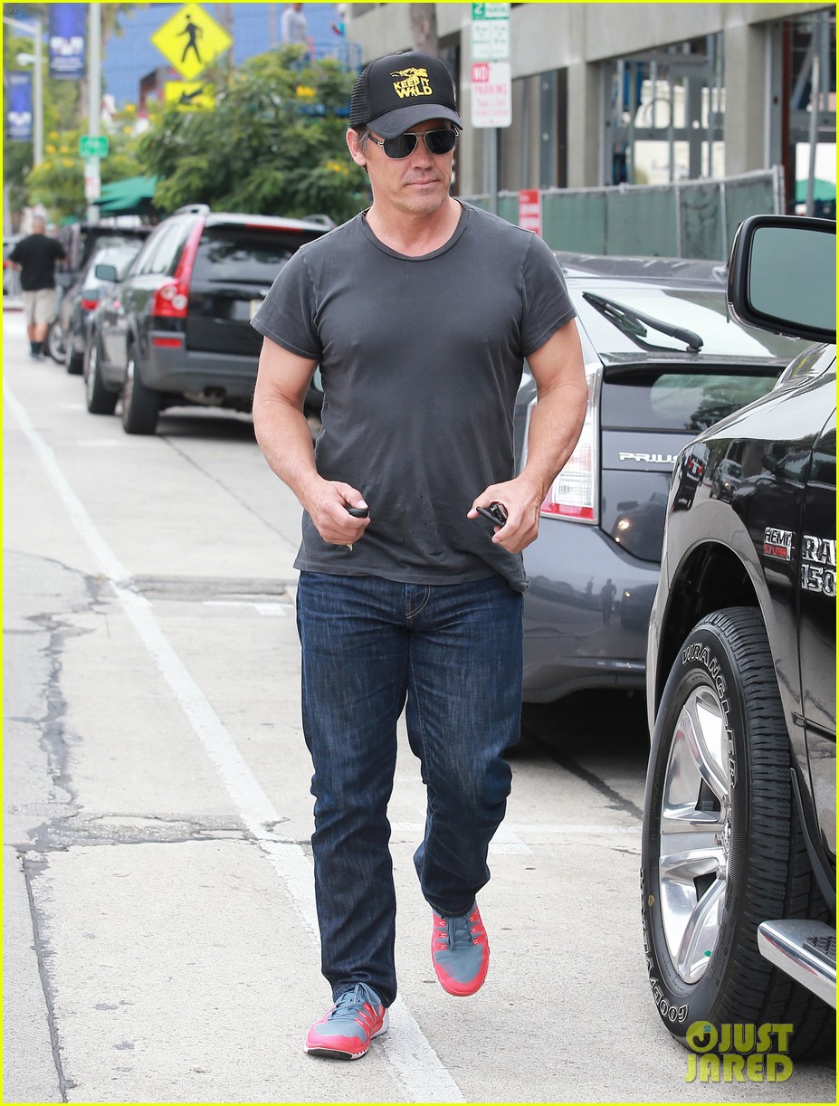 Josh Brolin Goes Shirtless For Boxing Workout Josh
