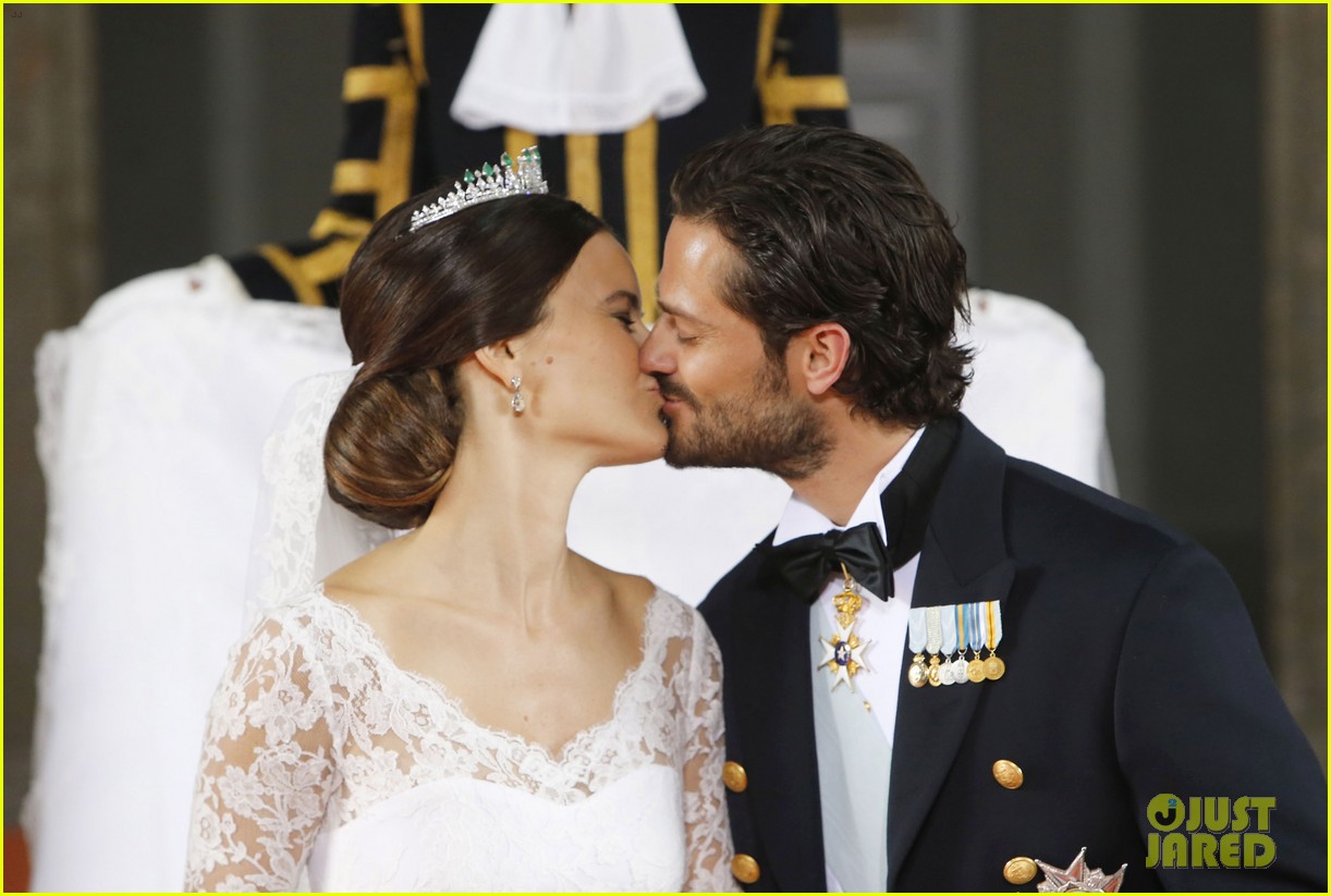 Prince Carl Philip & Sofia Hellqvist Marry in Sweden - See Her Wedding Dress!: Photo 3393023 ...