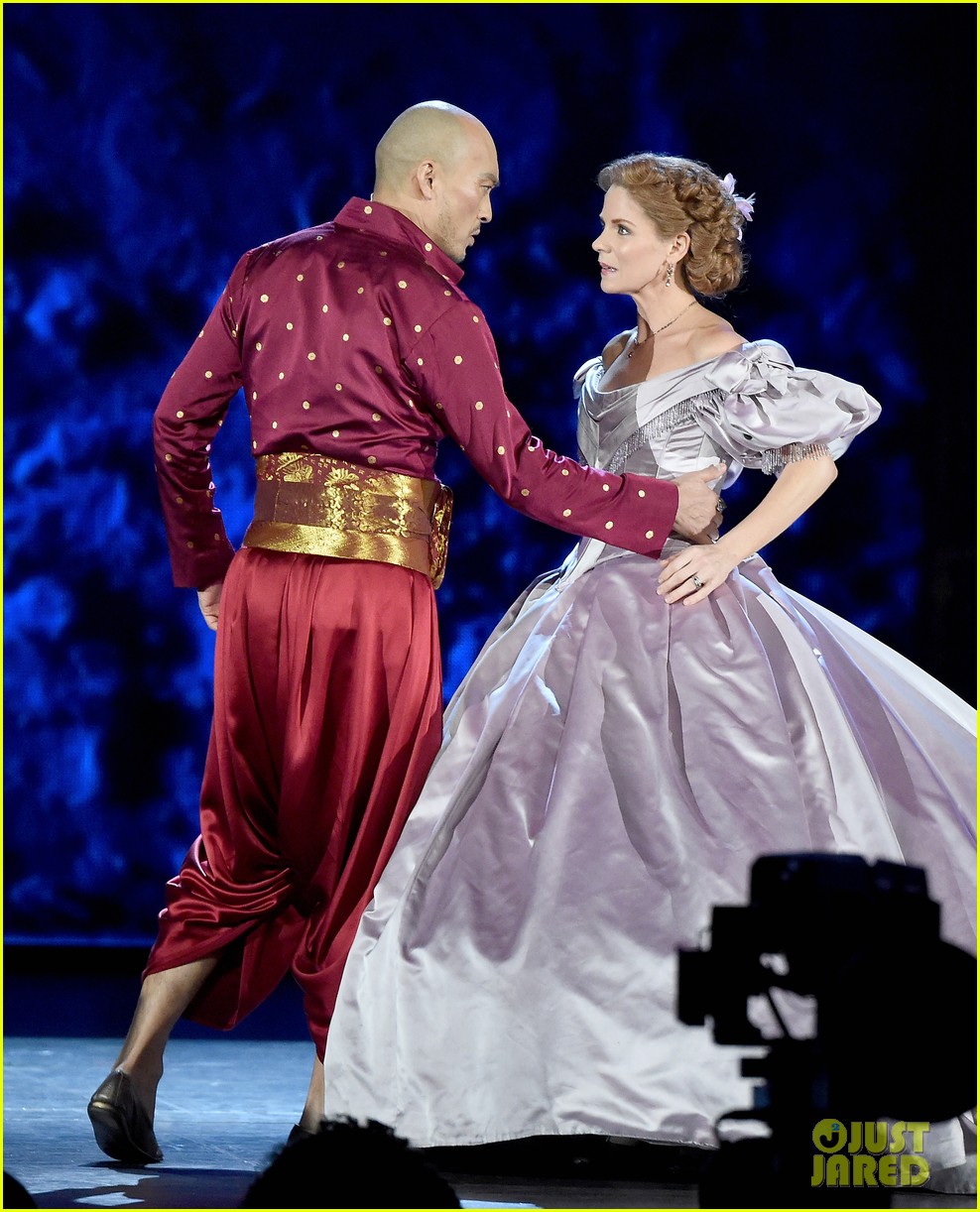 Kristin Chenoweth & Alan Cumming Spoof 'King & I' at Tony Awards 2015 ...