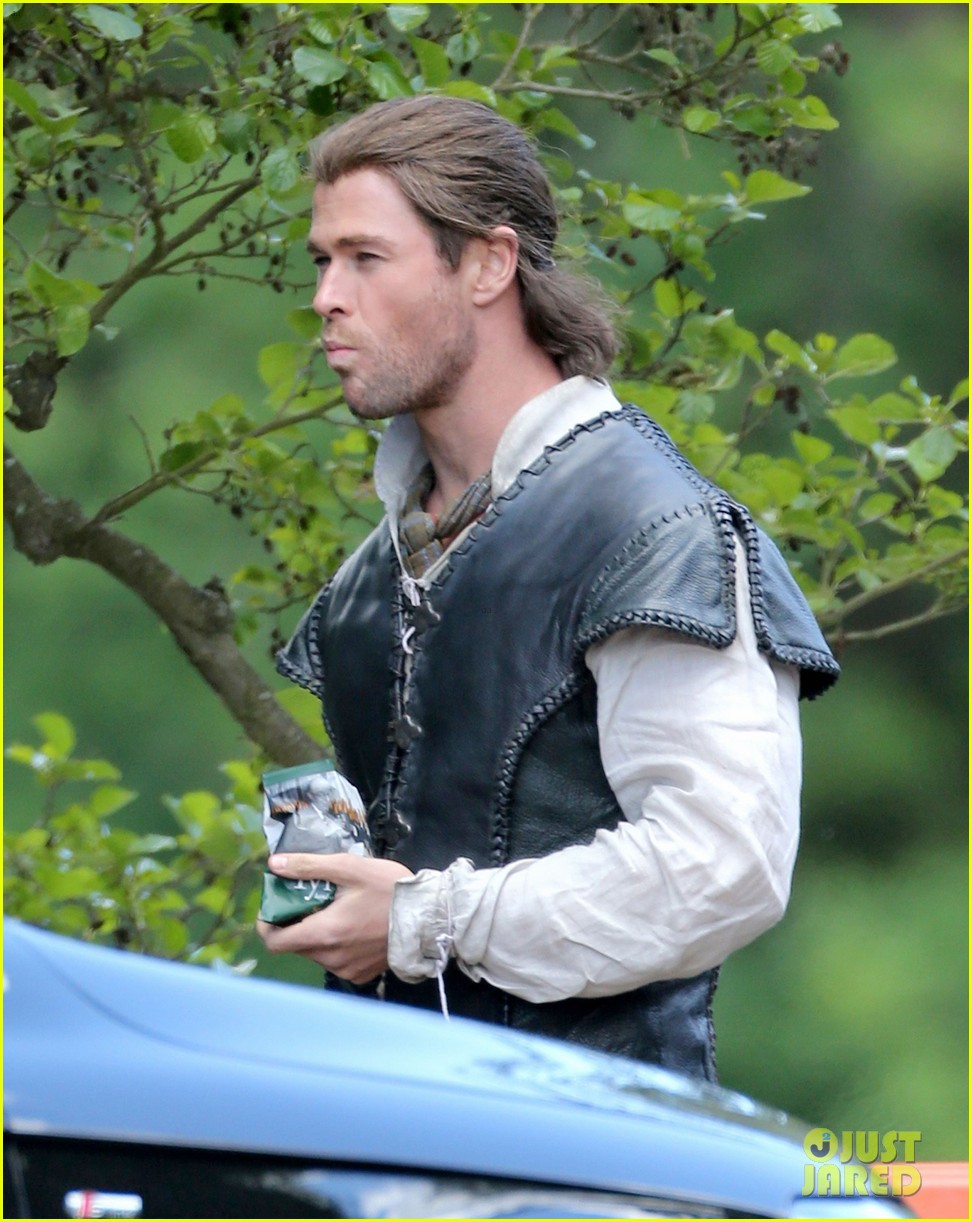 Chris Hemsworth & Jessica Chastain Continue to Film 'The Huntsman' in ...