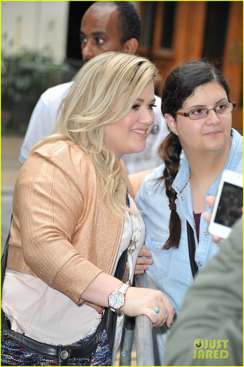 Kelly Clarkson is 'Invincible' on the Ellen Show - Watch Now!: Photo ...