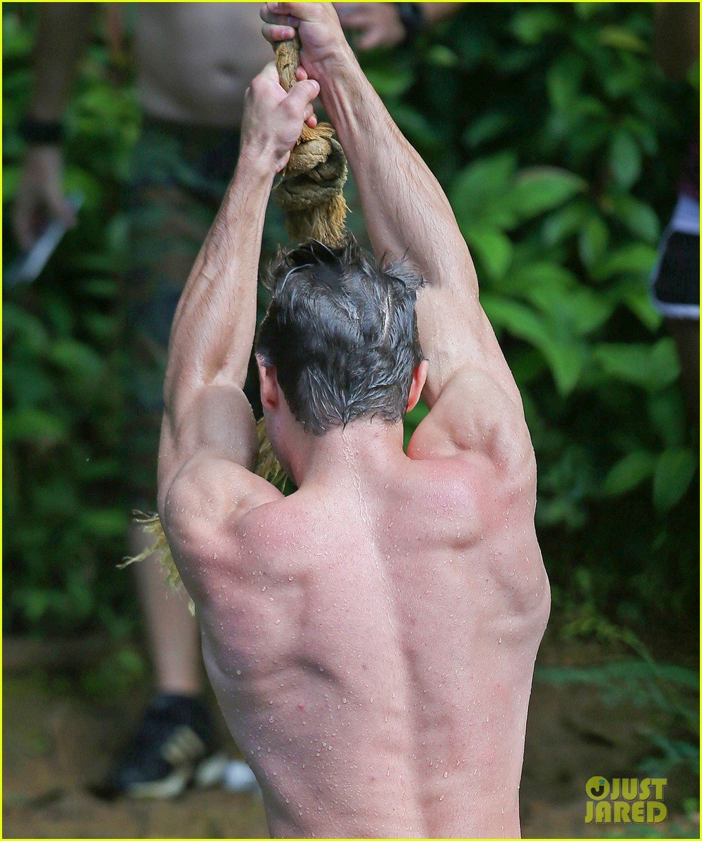 Zac Efron Goes Shirtless in Hawaii, Is More Ripped Than Ever!: Photo ...