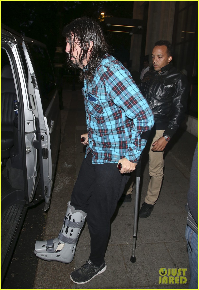 Dave Grohl Walks on Crutches After Injuring Leg in Concert: Photo ...