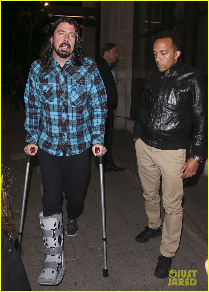 Dave Grohl Walks on Crutches After Injuring Leg in Concert: Photo ...