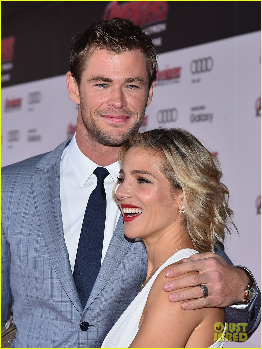 Chris Hemsworth Joins Female 'Ghostbusters' as Receptionist: Photo ...