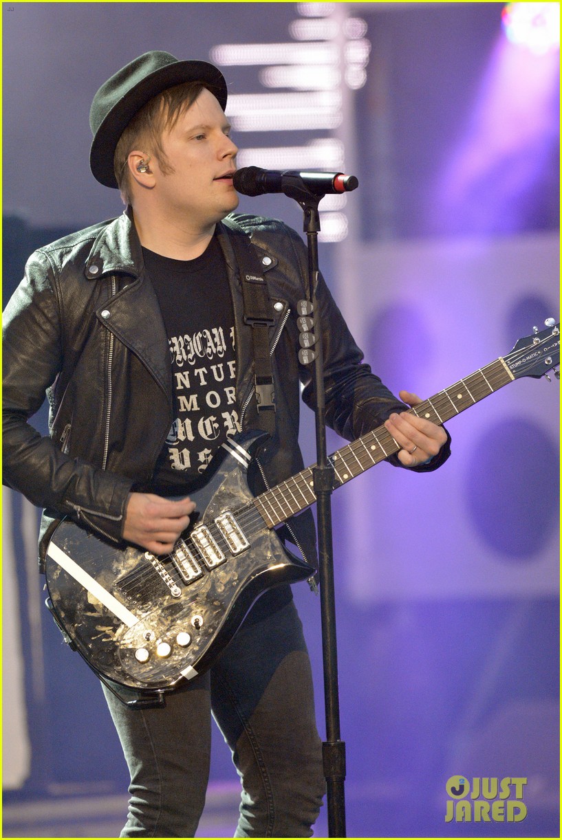 Nick Jonas & The Weeknd Heat Up The MuchMusic Video Awards 2015 - Watch ...