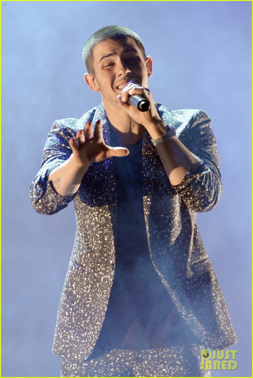 Nick Jonas & The Weeknd Heat Up The MuchMusic Video Awards 2015 - Watch ...