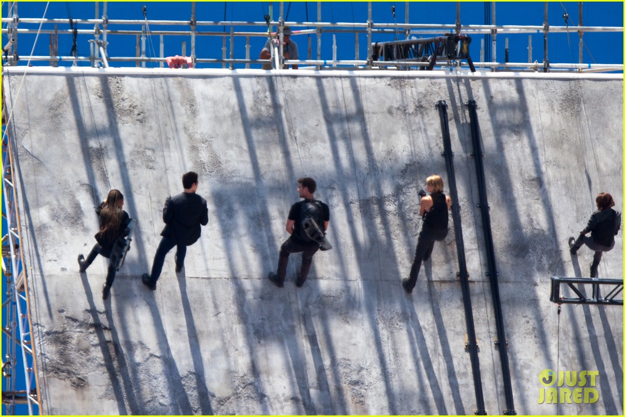Zoe Kravitz & Maggie Q Get Ready to Film More 'Allegiant': Photo ...