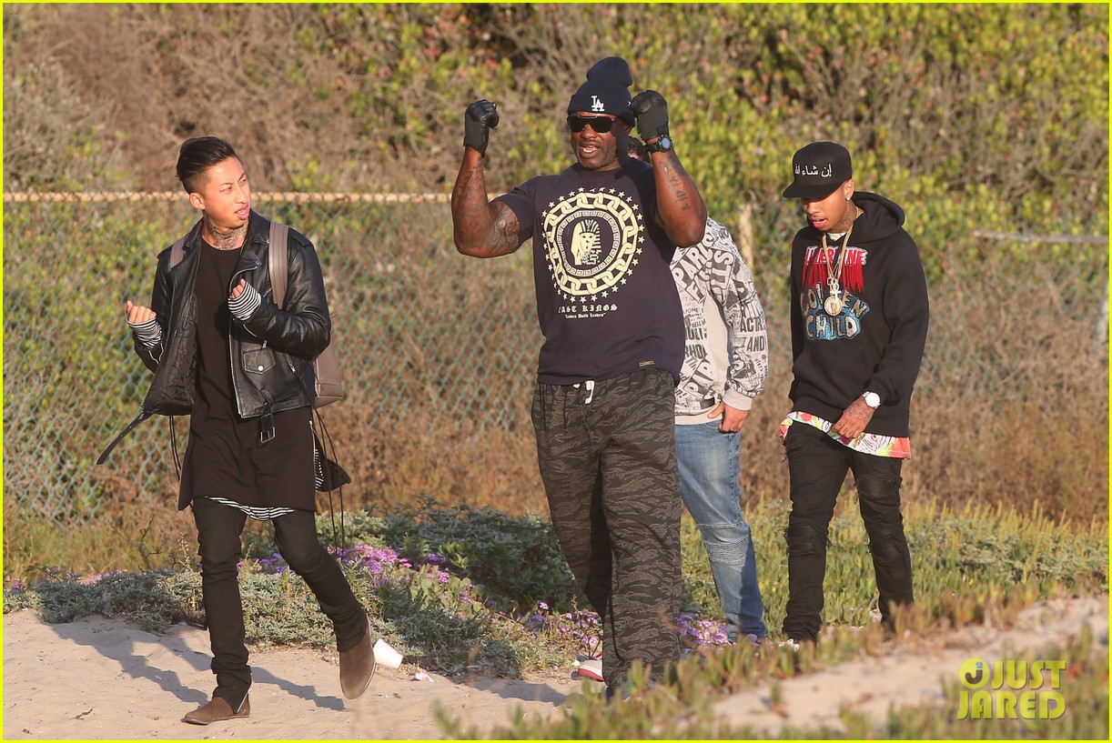 Kylie Jenner Responds to Chris Brown's Caitlyn Jenner 'Science Project ...