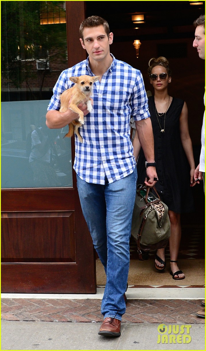 Jennifer Lawrence's Hot Bodyguard Is Getting Lots of Attention: Photo ...