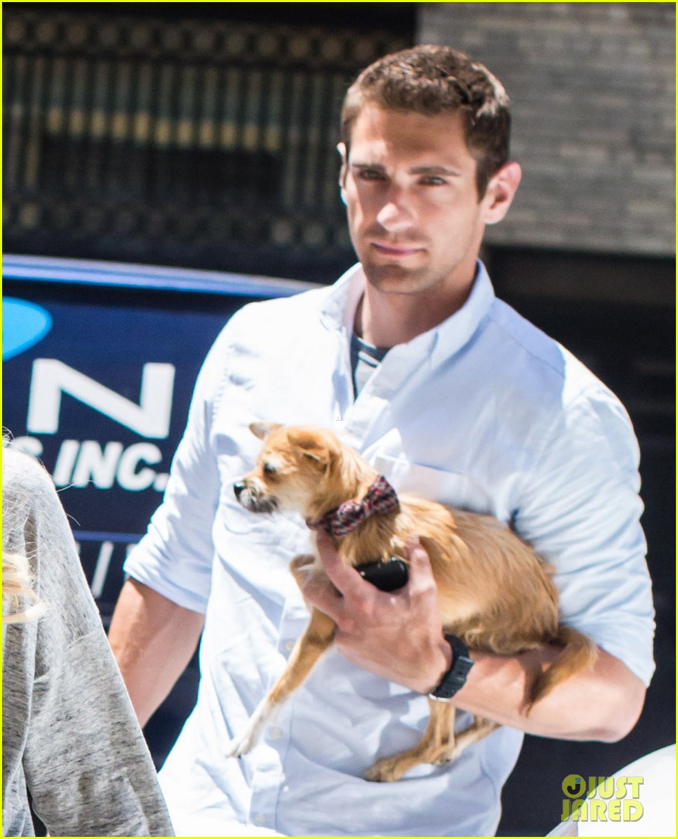 Jennifer Lawrence's Hot Bodyguard Is Getting Lots of Attention: Photo ...