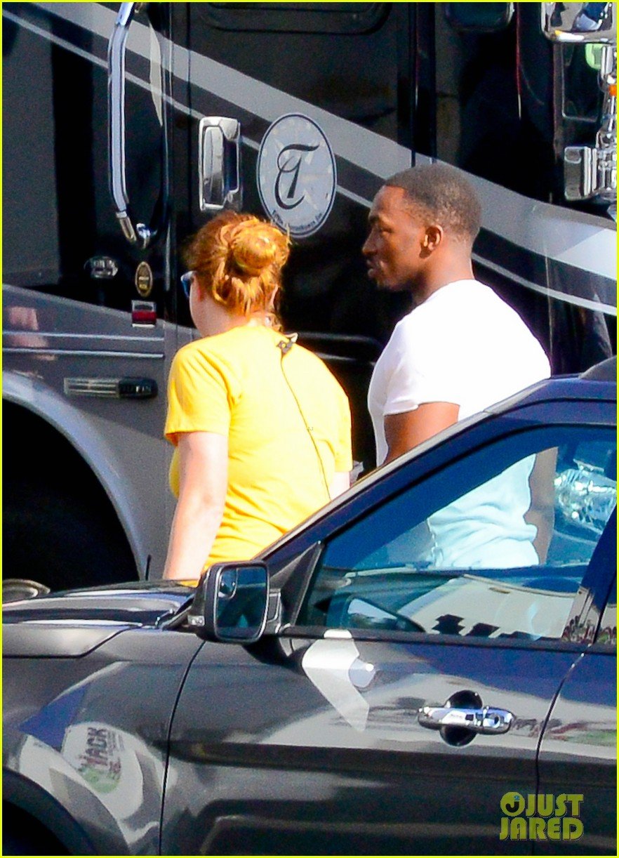 Anthony Mackie's Buff Biceps Take Over 'Captain America' Set: Photo ...