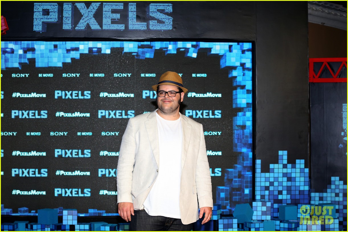 Michelle Monaghan & Adam Sandler's 'Pixels' Releases More Footage in ...