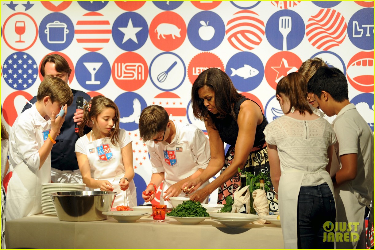 Michelle Obama Arrives in Milan With Daughters Sasha & Malia: Photo ...