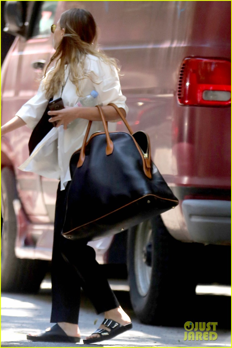 Elizabeth Olsen Stuns at 'Avengers: Age of Ultron' Japan Premiere ...