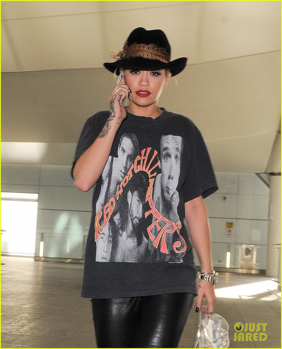 Rita Ora Becomes Photographers Muse in 'Poison' Music Video - Watch ...