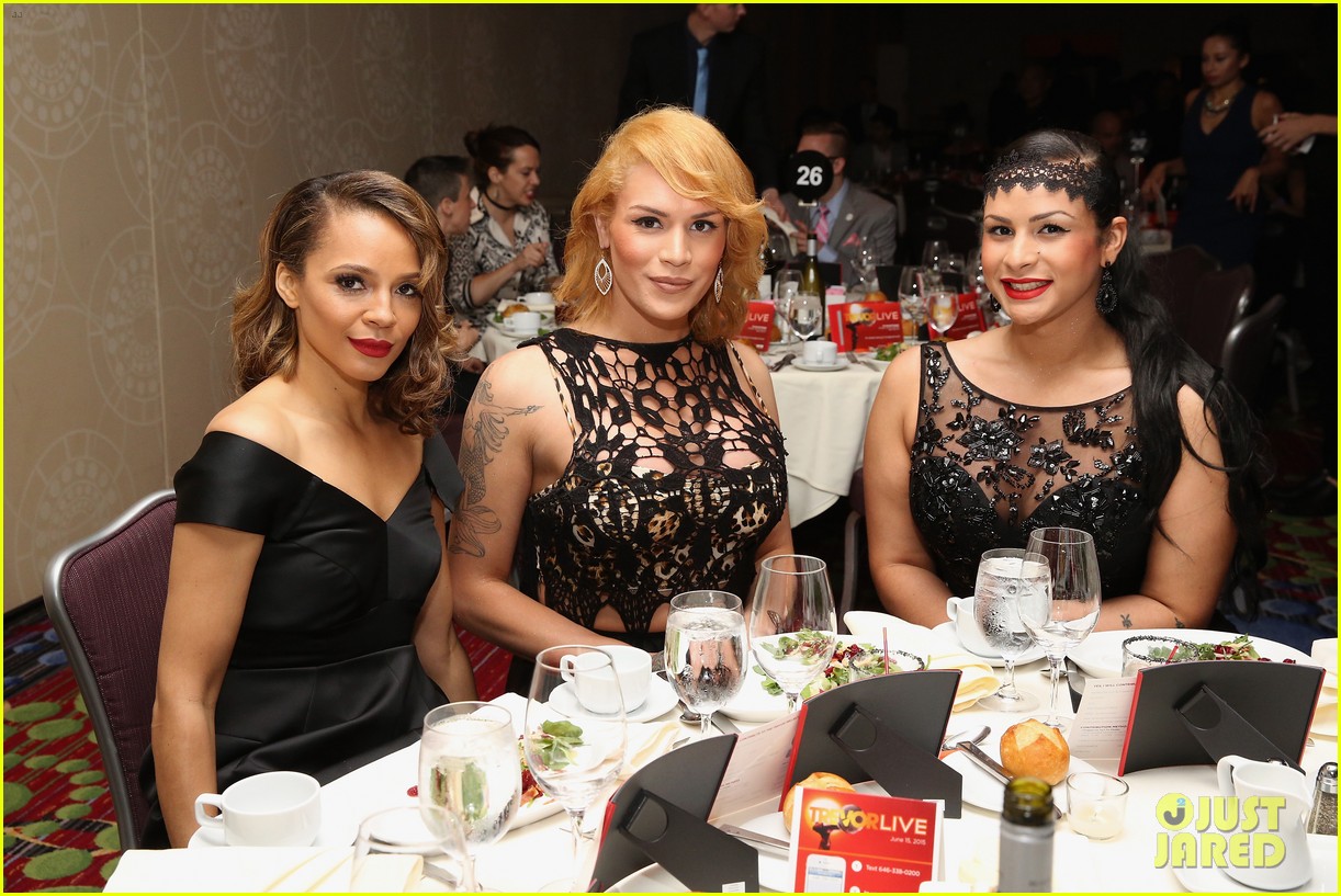 Photo: victoria justice raven symone trevor live 28 | Photo 3394968 ...