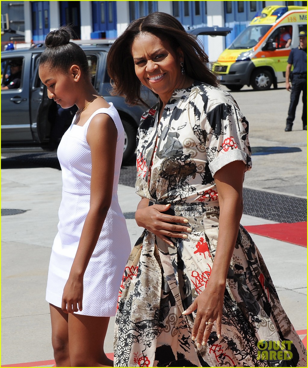 Michelle Obama Shares Shirtless Throwback Photo of the President for ...