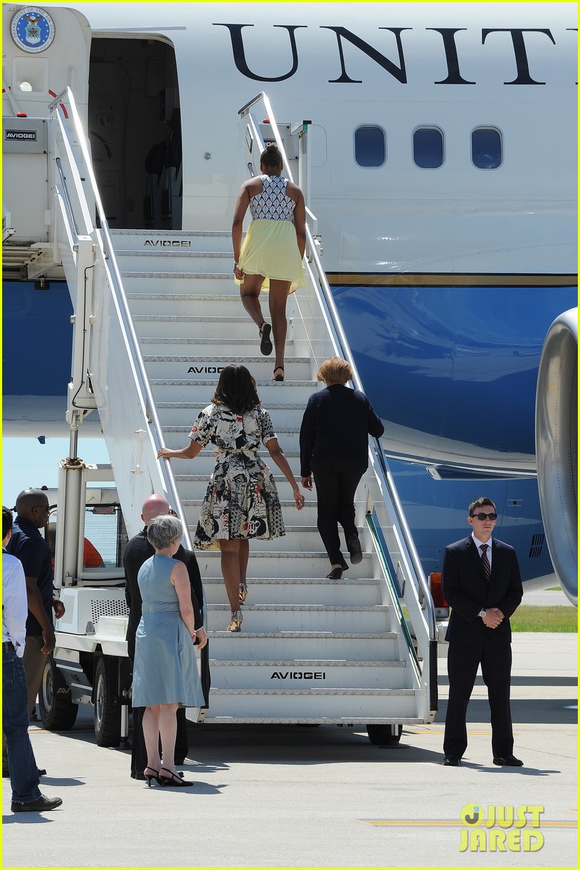 Michelle Obama Shares Shirtless Throwback Photo of the President for ...