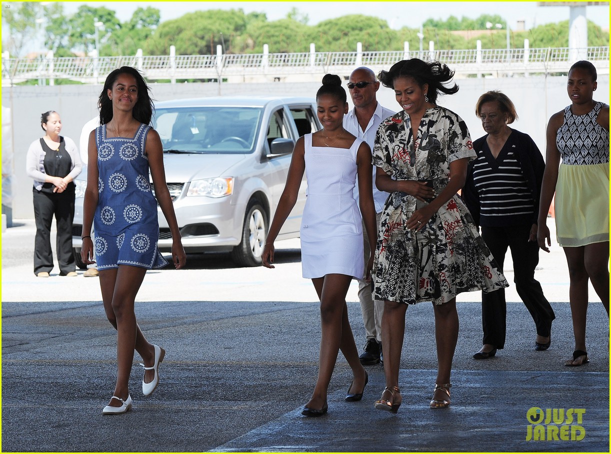 Michelle Obama Shares Shirtless Throwback Photo of the President for ...