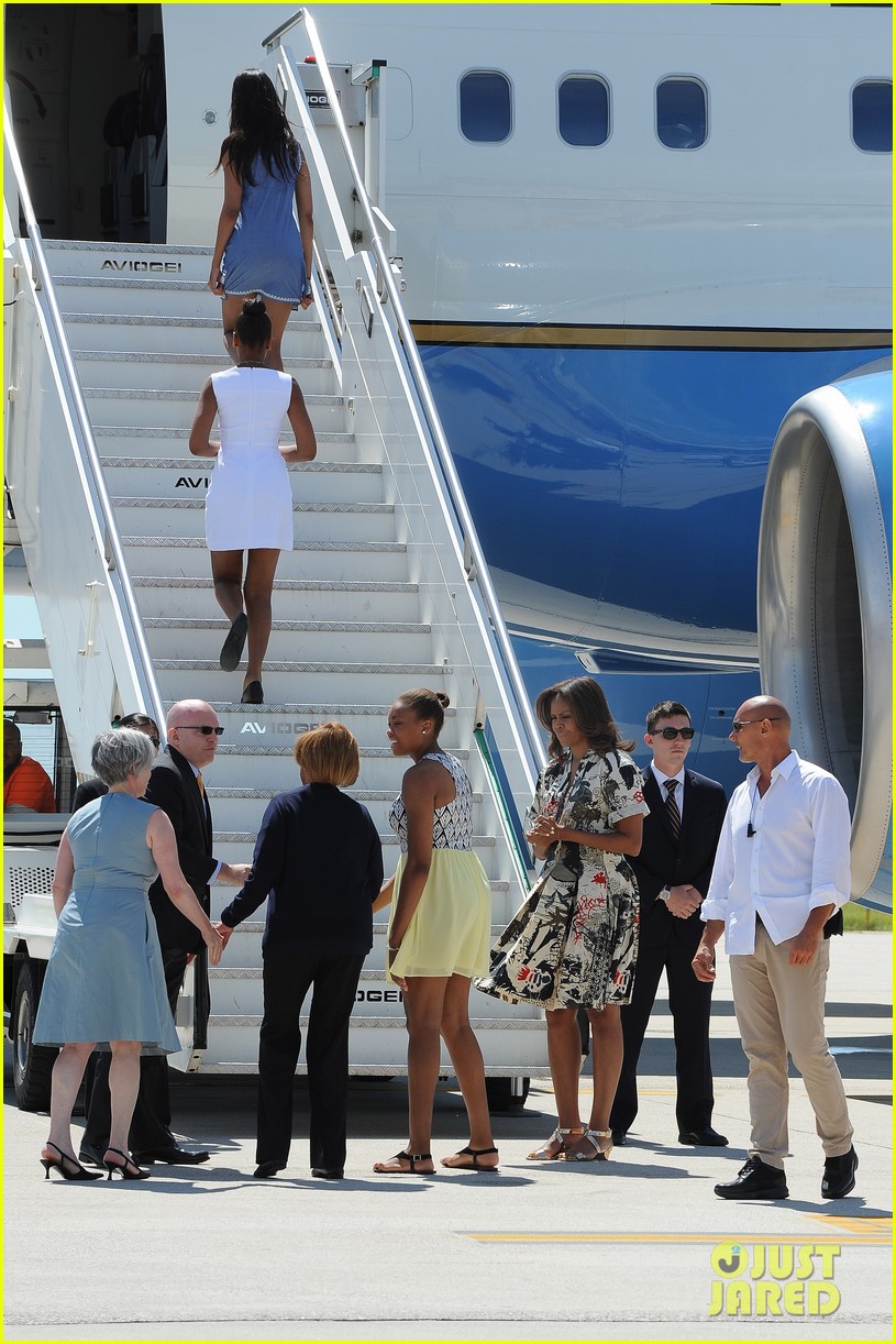 Michelle Obama Shares Shirtless Throwback Photo of the President for ...