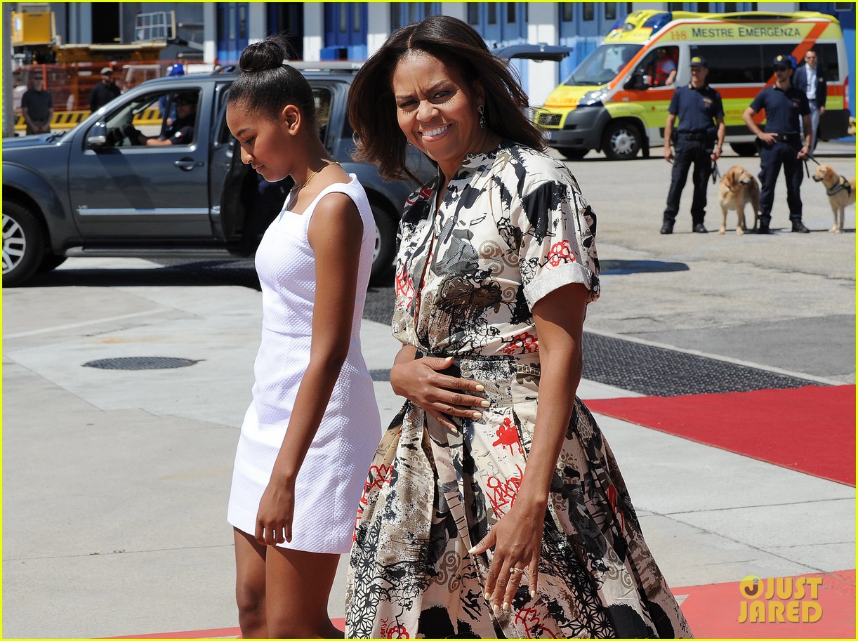 Michelle Obama Shares Shirtless Throwback Photo of the President for ...