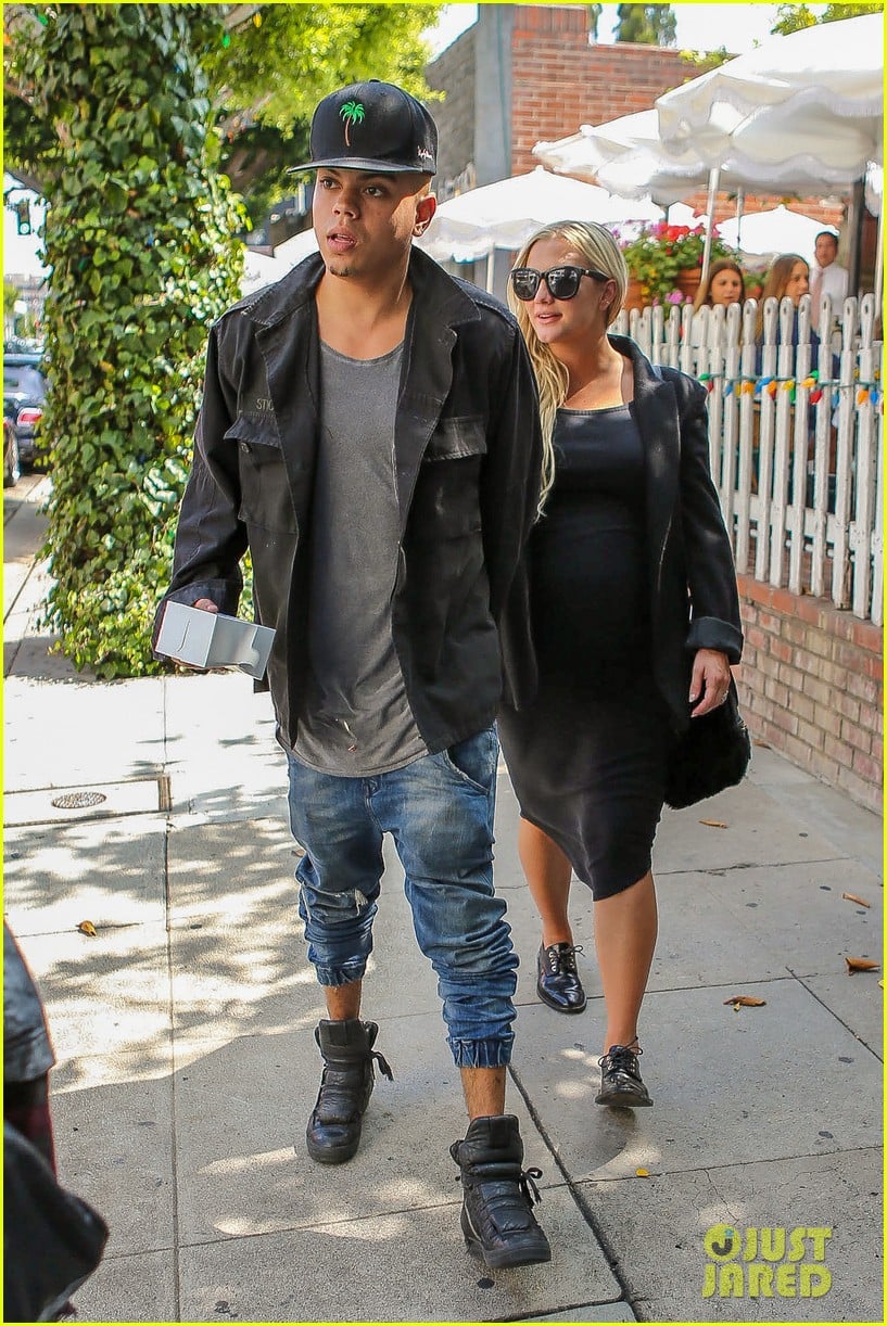 Ashlee Simpson's Hubby Evan Ross Takes The Stage at Sayers Club: Photo ...