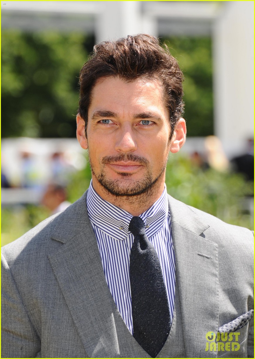 Suki Waterhouse Joins Chiwetel Ejiofor & Sam Claflin at Burberry ...