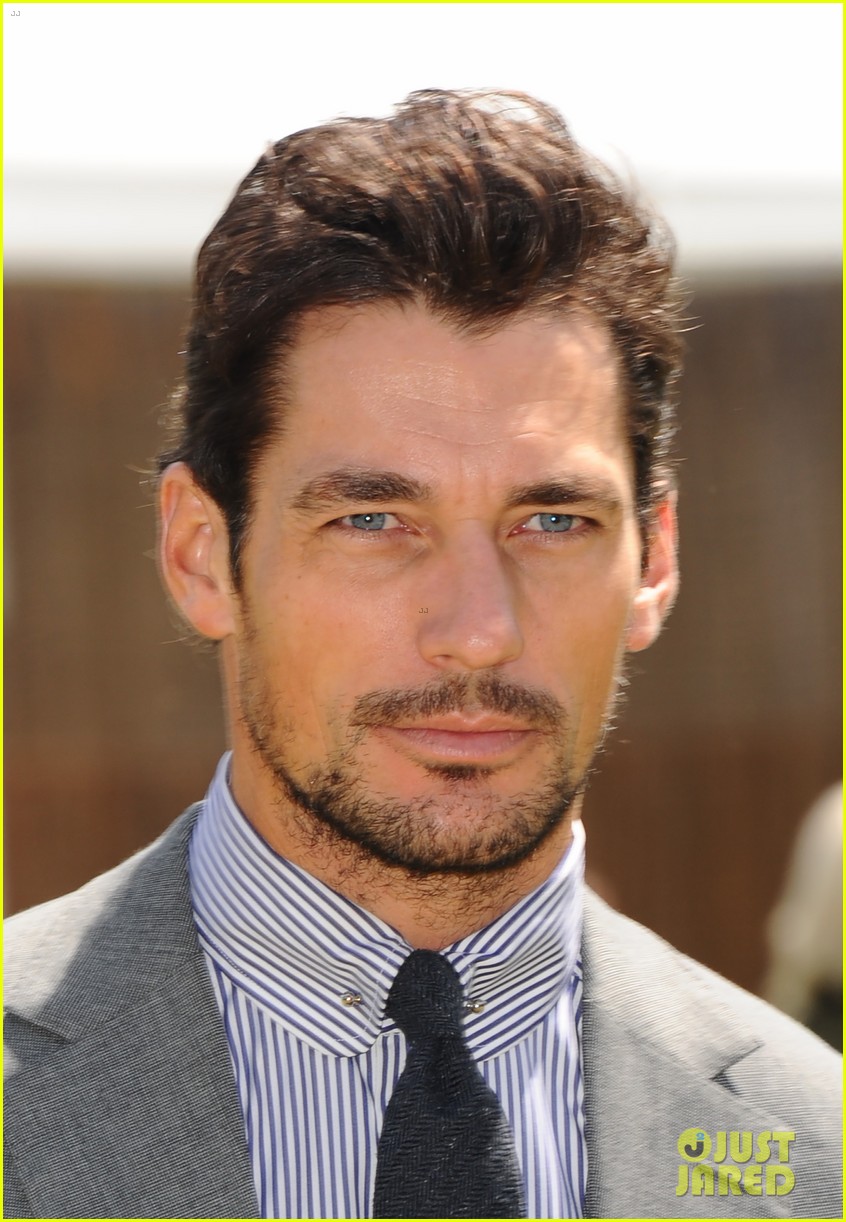 Suki Waterhouse Joins Chiwetel Ejiofor & Sam Claflin at Burberry ...