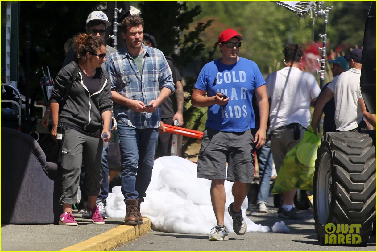 Photo: sam worthington chest hair shack set 10 | Photo 3402738 | Just ...