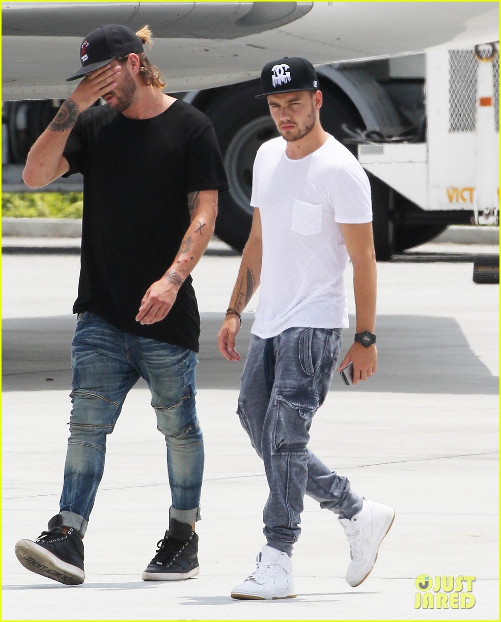 One Direction's Louis Tomlinson Thanks Fans for Support: Photo 3422063 ...